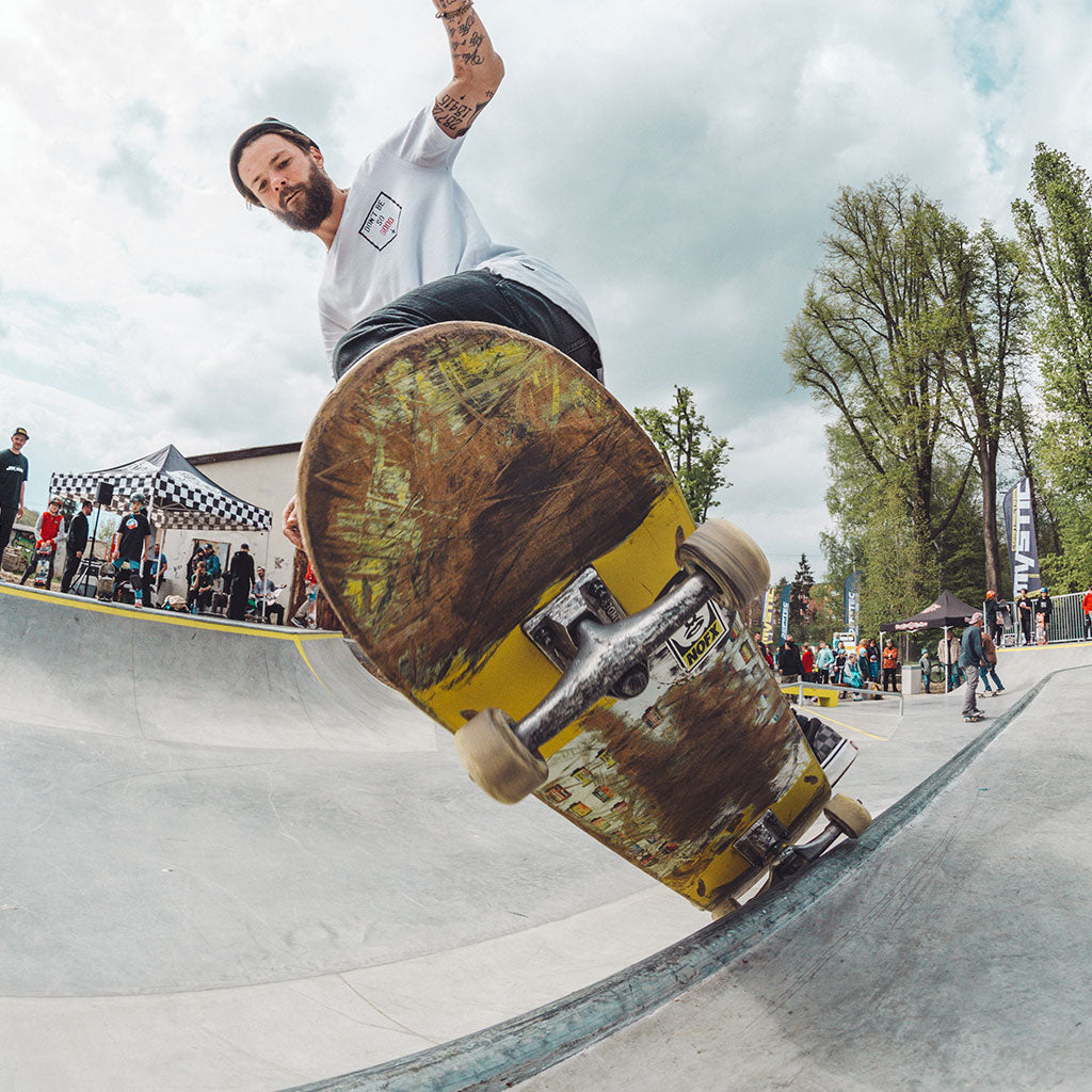 SKATEBOARDING | Pro Complete Skateboards | Skatewarehouse.co.uk